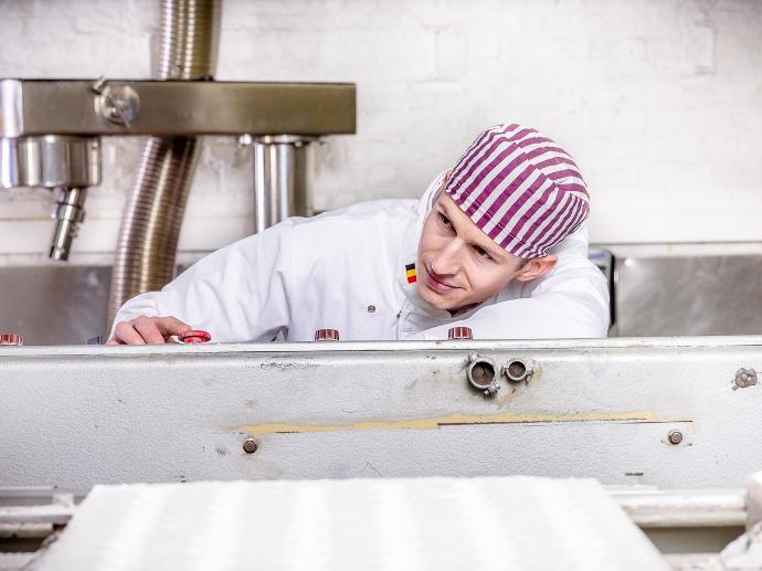 The legend of theraspberry naturally-flavored Belgian Cuberdon